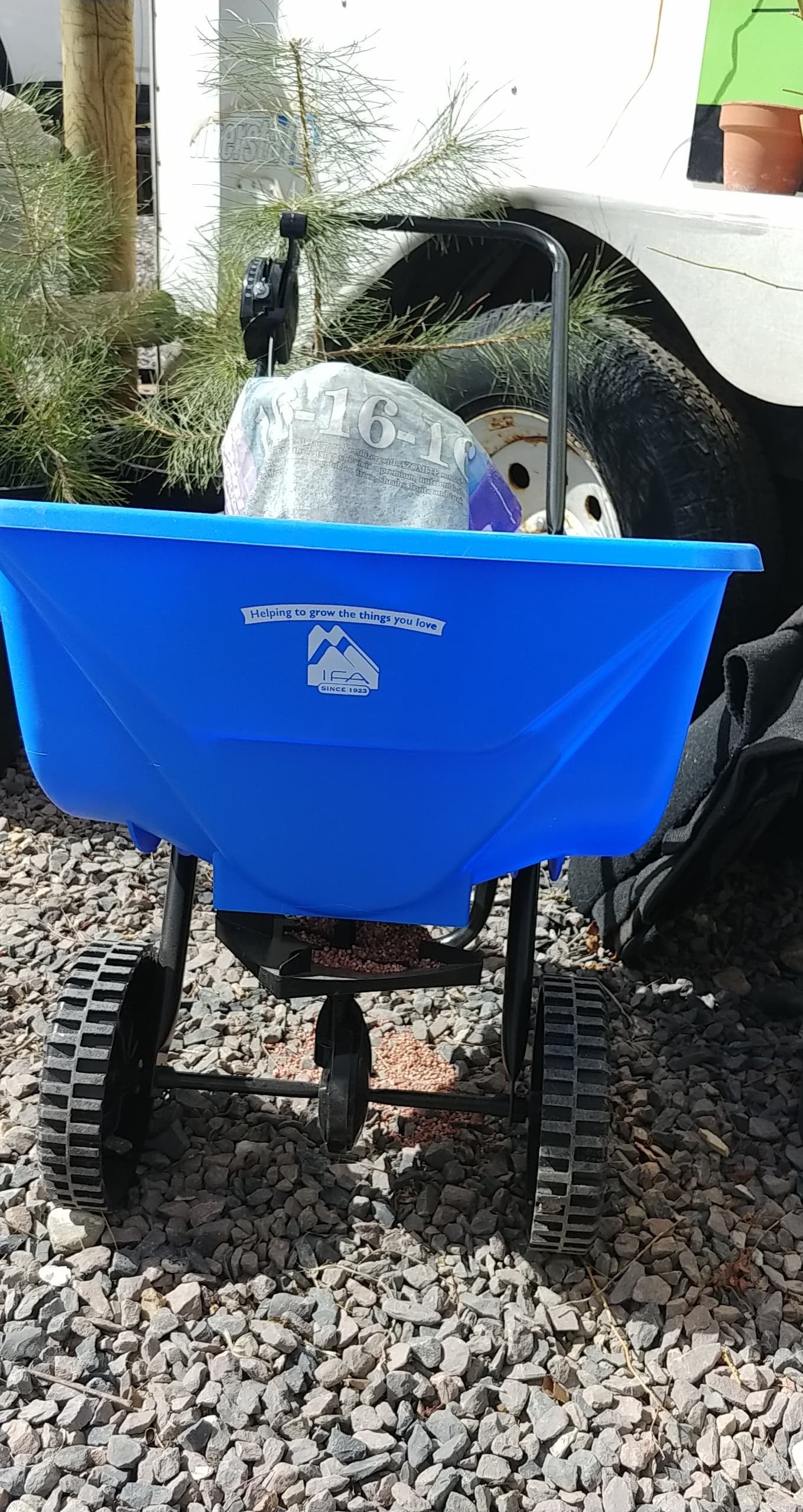 Spreader, Broadcast Fertilizer 2030 | Mountain View Nursery LLC 2327 E ...